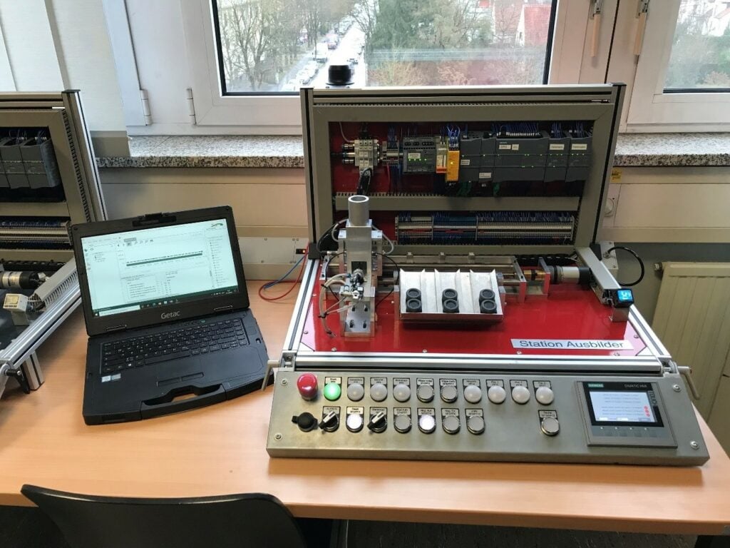 Industry 4.0 via Drag & Drop with OPC Router at MAN